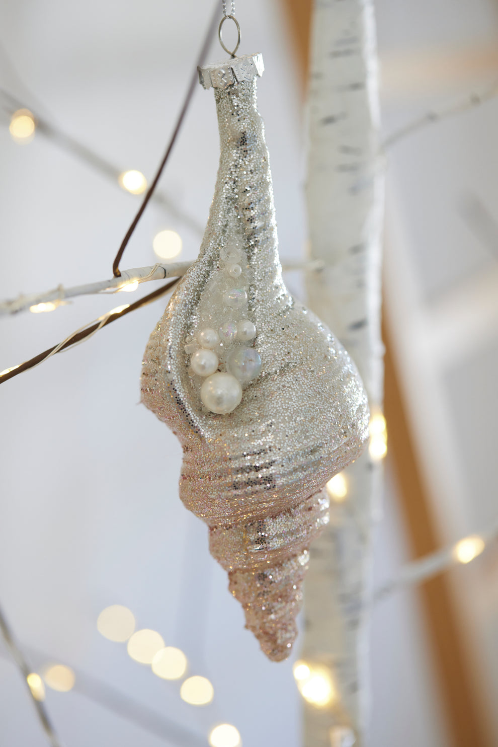 Metallic Conch With Pearls Hanging – Holly & Ivy
